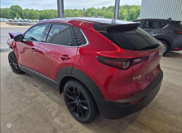 Красный Мазда CX-30 2024 в Клайпеда, объемом двигателя 2.00 л и пробегом 4 тыс. км за 7600 €, фото 2 на AUTOMOTO.COM.LV