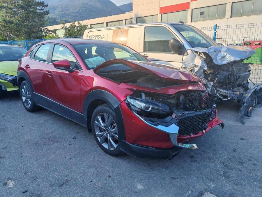 Красный Мазда CX-30 2025 в Калвария, объемом двигателя 2.00 л и пробегом 9 тыс. км за 9999 €, фото 6 на AUTOMOTO.COM.LV