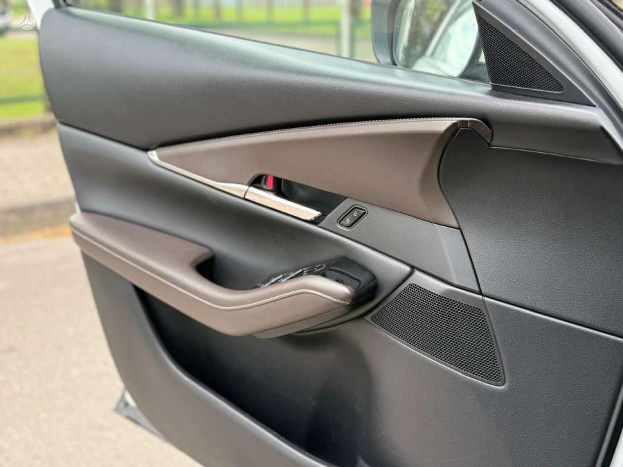 Balts Mazda CX-30 2019 Tauragė, ar dzinēja tilpumu 1.76 L un nobraukumu 250 tūkst. km par 11500 €, foto 28 vietnē AUTOMOTO.COM.LV