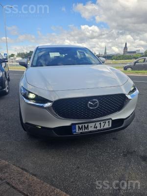 White Mazda CX-30 2020 in Kuldiga, with an engine capacity of 2.00 L and mileage of 95 thousand km for 15500 €, photo 3 on AUTOMOTO.COM.LV