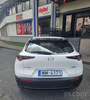 White Mazda CX-30 2020 in Kuldiga, with an engine capacity of 2.00 L and mileage of 95 thousand km for 15500 €, photo 5 on AUTOMOTO.COM.LV