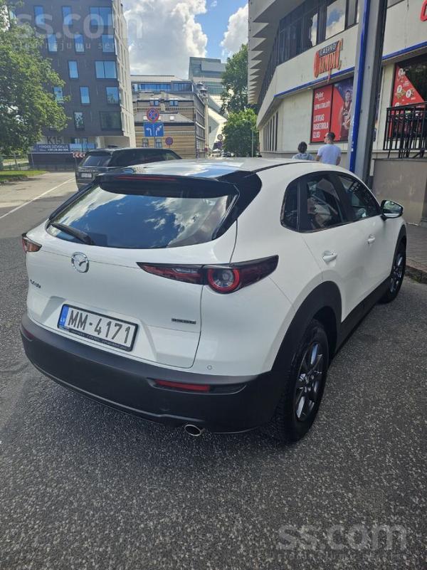 White Mazda CX-30 2020 in Kuldiga, with an engine capacity of 2.00 L and mileage of 95 thousand km for 15500 €, photo 6 on AUTOMOTO.COM.LV