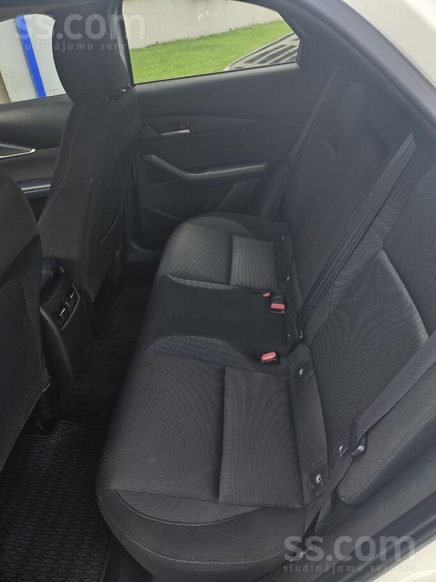 White Mazda CX-30 2020 in Kuldiga, with an engine capacity of 2.00 L and mileage of 95 thousand km for 15500 €, photo 9 on AUTOMOTO.COM.LV