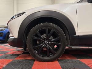 White Mazda CX-30 2020 in Vilnius, with an engine capacity of 2.49 L and mileage of 35 thousand km for 17800 €, photo 10 on AUTOMOTO.COM.LV