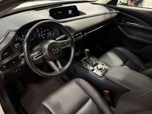 White Mazda CX-30 2020 in Vilnius, with an engine capacity of 2.49 L and mileage of 35 thousand km for 17800 €, photo 12 on AUTOMOTO.COM.LV