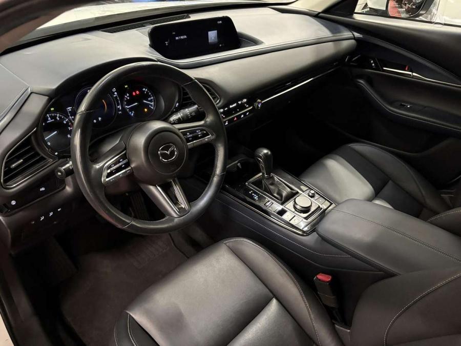 White Mazda CX-30 2020 in Vilnius, with an engine capacity of 2.49 L and mileage of 35 thousand km for 17800 €, photo 12 on AUTOMOTO.COM.LV