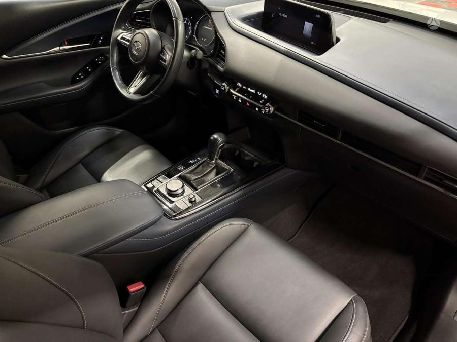 White Mazda CX-30 2020 in Vilnius, with an engine capacity of 2.49 L and mileage of 35 thousand km for 17800 €, photo 16 on AUTOMOTO.COM.LV