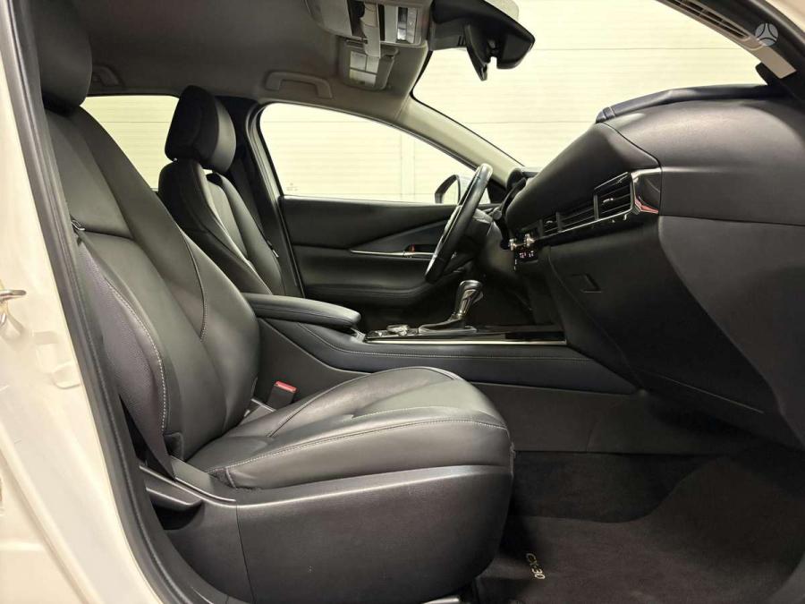 White Mazda CX-30 2020 in Vilnius, with an engine capacity of 2.49 L and mileage of 35 thousand km for 17800 €, photo 17 on AUTOMOTO.COM.LV