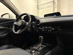 White Mazda CX-30 2020 in Vilnius, with an engine capacity of 2.49 L and mileage of 35 thousand km for 17800 €, photo 18 on AUTOMOTO.COM.LV
