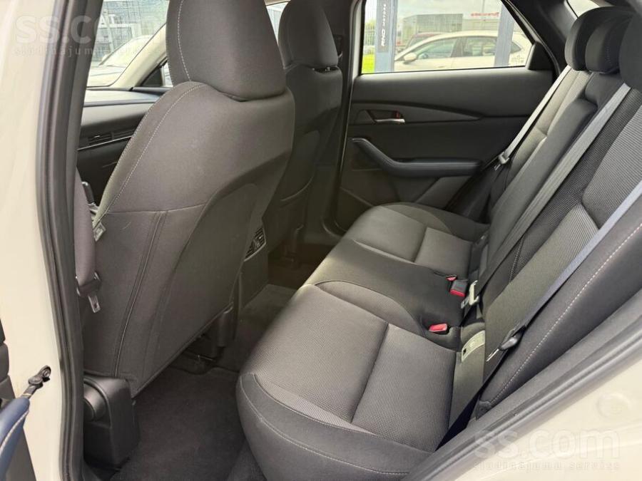 White Mazda CX-30 2020 in Tallinn, with an engine capacity of 2.00 L and mileage of 106 thousand km for 19490 €, photo 5 on AUTOMOTO.COM.LV