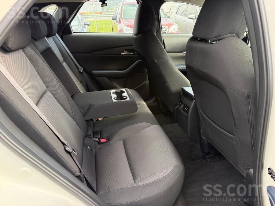 White Mazda CX-30 2020 in Tallinn, with an engine capacity of 2.00 L and mileage of 106 thousand km for 19490 €, photo 7 on AUTOMOTO.COM.LV