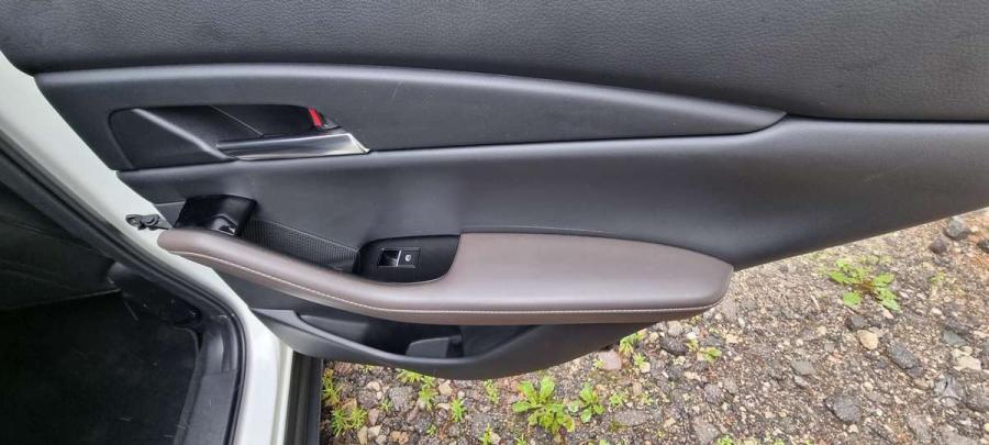 Balts Mazda CX-30 2021 Panevēža, ar dzinēja tilpumu 2.00 L un nobraukumu 220 tūkst. km par 11950 €, foto 18 vietnē AUTOMOTO.COM.LV