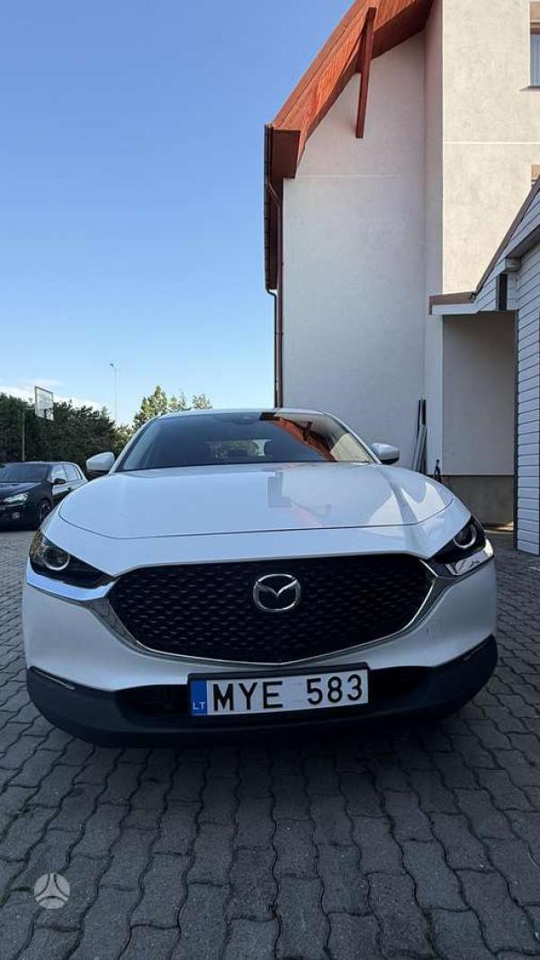 White Mazda CX-30 2021 in Klaipeda, with an engine capacity of 2.49 L and mileage of 38 thousand km for 19999 €, photo 2 on AUTOMOTO.COM.LV