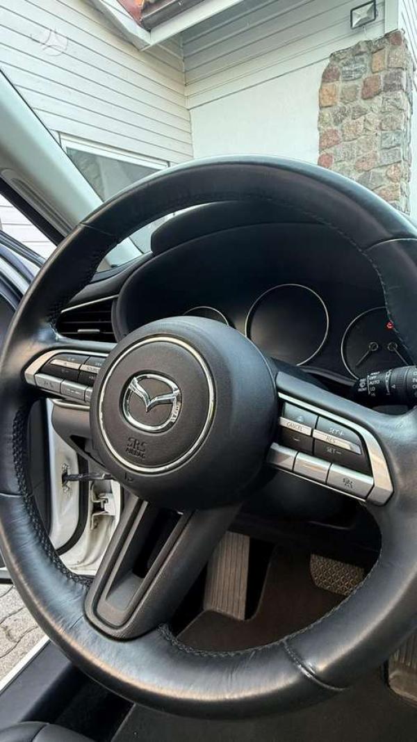 White Mazda CX-30 2021 in Klaipeda, with an engine capacity of 2.49 L and mileage of 38 thousand km for 19999 €, photo 9 on AUTOMOTO.COM.LV