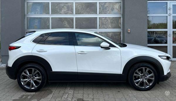 White Mazda CX-30 2021 in Kaunas, with an engine capacity of 2.00 L and mileage of 76 thousand km for 20200 €, photo 5 on AUTOMOTO.COM.LV