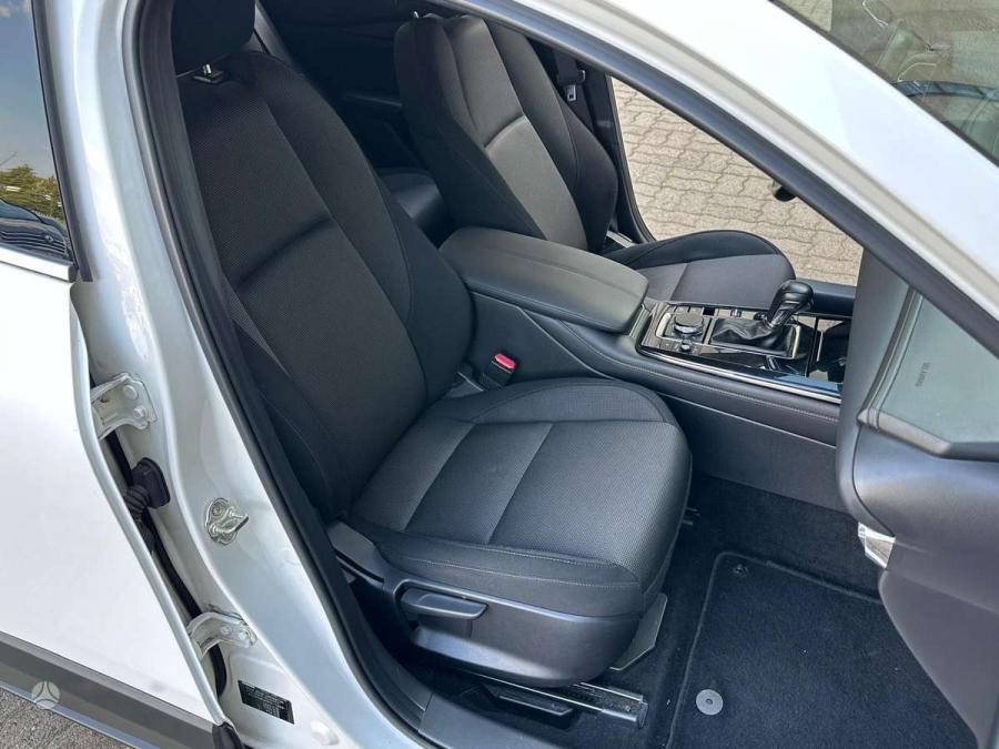 Balts Mazda CX-30 2021 Kauņa, ar dzinēja tilpumu 2.00 L un nobraukumu 76 tūkst. km par 20200 €, foto 33 vietnē AUTOMOTO.COM.LV