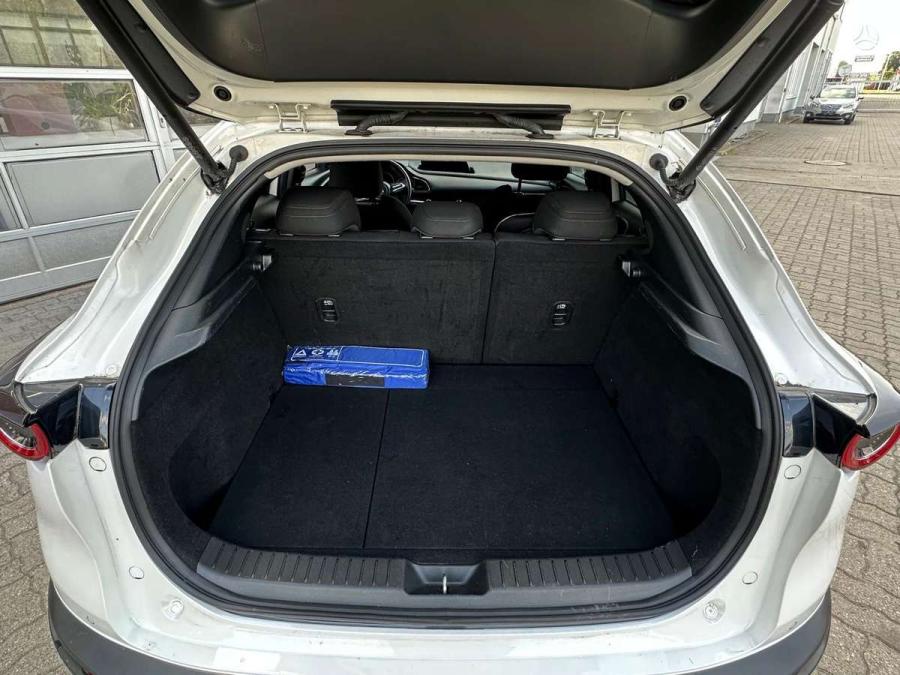 Balts Mazda CX-30 2021 Kauņa, ar dzinēja tilpumu 2.00 L un nobraukumu 76 tūkst. km par 20200 €, foto 38 vietnē AUTOMOTO.COM.LV