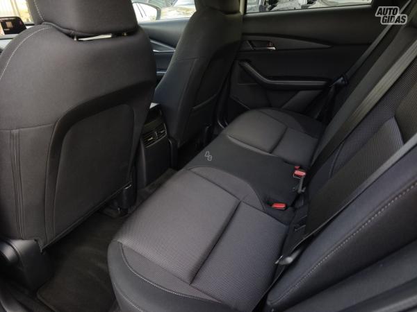 Mazda CX-30 2026 KauÅa vietnÄ Balts Mazda CX-30 2026 KauÅa, ar dzinÄja tilpumu 2.50 L un nobraukumu 6 tÅ«kst. km par 28500 ā¬, foto 11 vietnÄ AUTOMOTO.COM.LV
