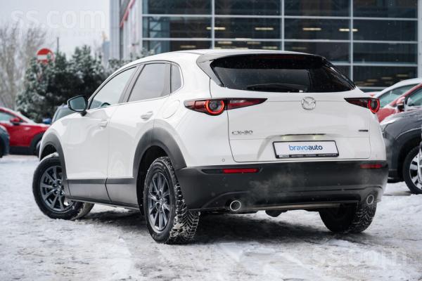 White Mazda CX-30 2020 in Riga, with an engine capacity of 2.00 L and mileage of 49 thousand km for 19490 €, photo 4 on AUTOMOTO.COM.LV