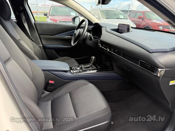 White Mazda CX-30 2020 in Tallinn, with an engine capacity of 2.00 L and mileage of 109 thousand km for 19990 €, photo 8 on AUTOMOTO.COM.LV
