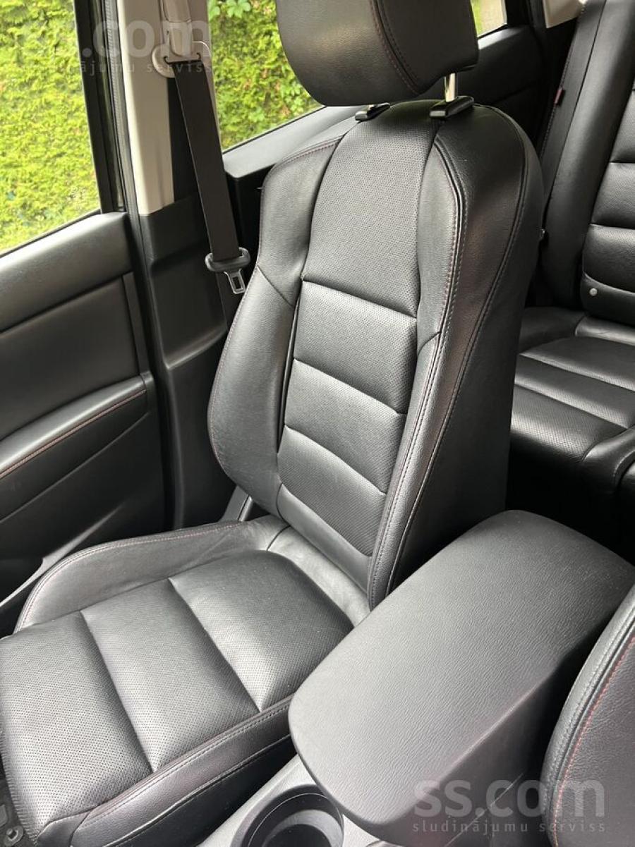 Black Mazda CX-5 2014 in Riga, with an engine capacity of 2.20 L and mileage of 218 thousand km for 10000 €, photo 6 on AUTOMOTO.COM.LV