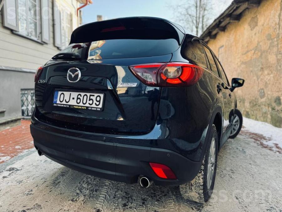 Black Mazda CX-5 2015 in Cesis, with an engine capacity of 2.20 L and mileage of 0 thousand km for 8990 €, photo 6 on AUTOMOTO.COM.LV