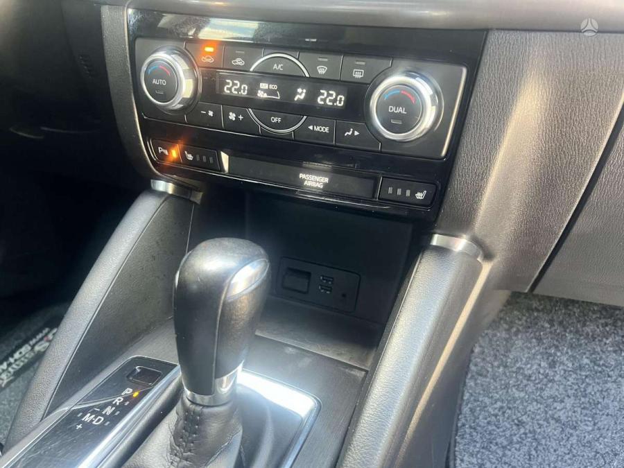 Black Mazda CX-5 2015 in Kelme, with an engine capacity of 2.19 L and mileage of 219 thousand km for 8300 €, photo 17 on AUTOMOTO.COM.LV