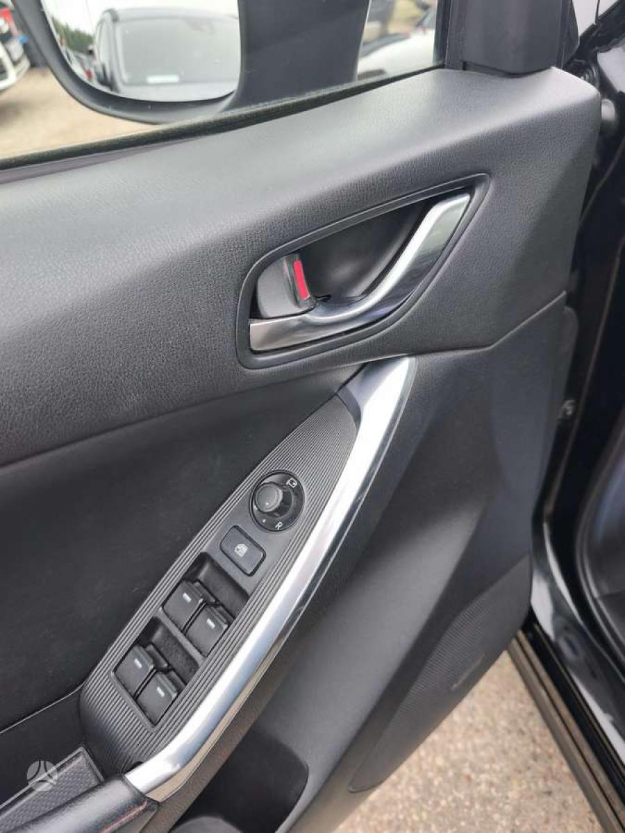 Black Mazda CX-5 2015 in Vilnius, with an engine capacity of 2.00 L and mileage of 120 thousand km for 13650 €, photo 15 on AUTOMOTO.COM.LV