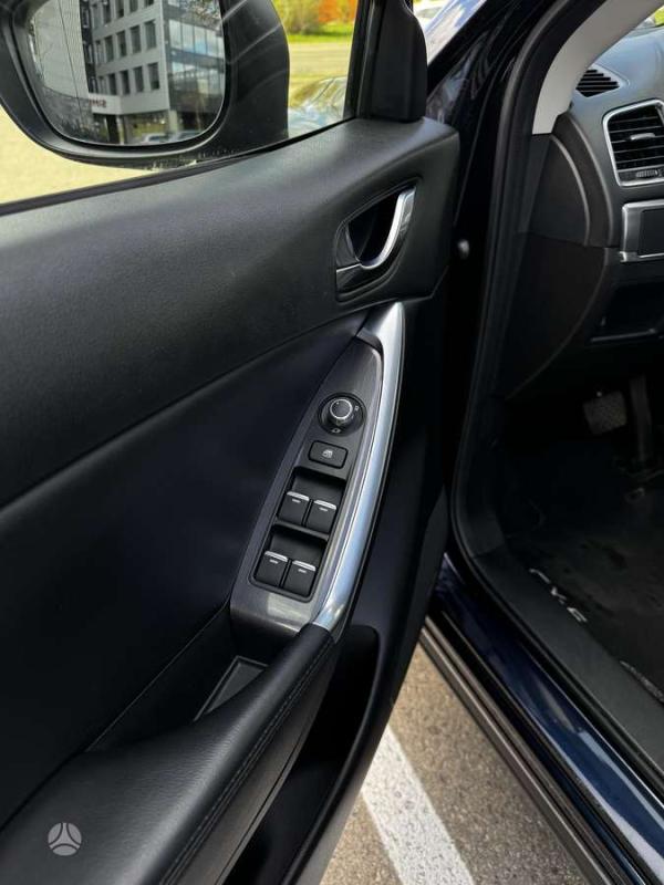 Black Mazda CX-5 2015 in Vilnius, with an engine capacity of 2.19 L and mileage of 219 thousand km for 10200 €, photo 11 on AUTOMOTO.COM.LV