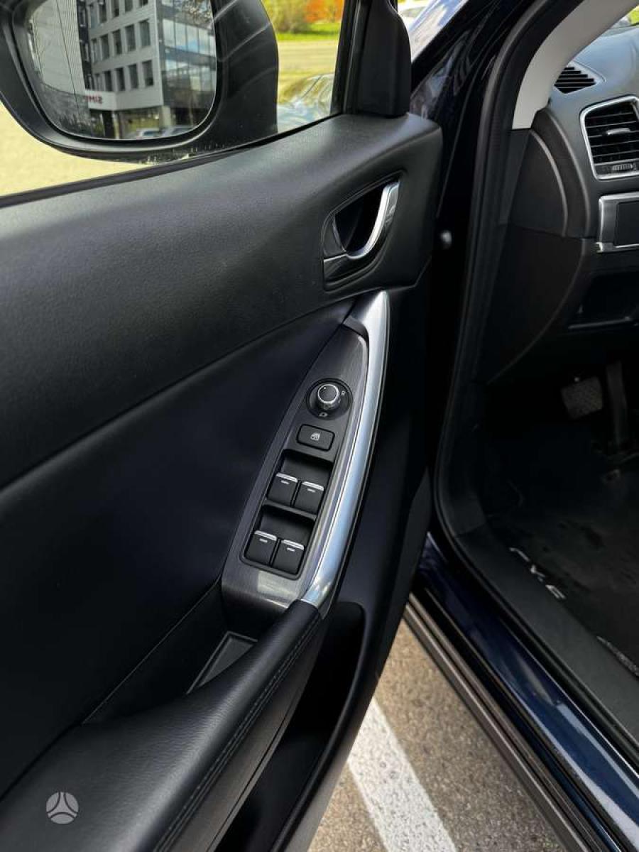 Black Mazda CX-5 2015 in Vilnius, with an engine capacity of 2.19 L and mileage of 219 thousand km for 10200 €, photo 11 on AUTOMOTO.COM.LV