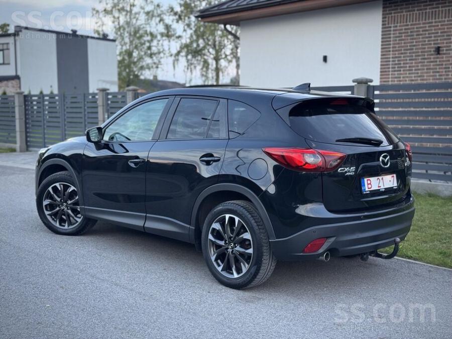 Black Mazda CX-5 2016 in Jelgava, with an engine capacity of 2.20 L and mileage of 237 thousand km for 9500 €, photo 4 on AUTOMOTO.COM.LV