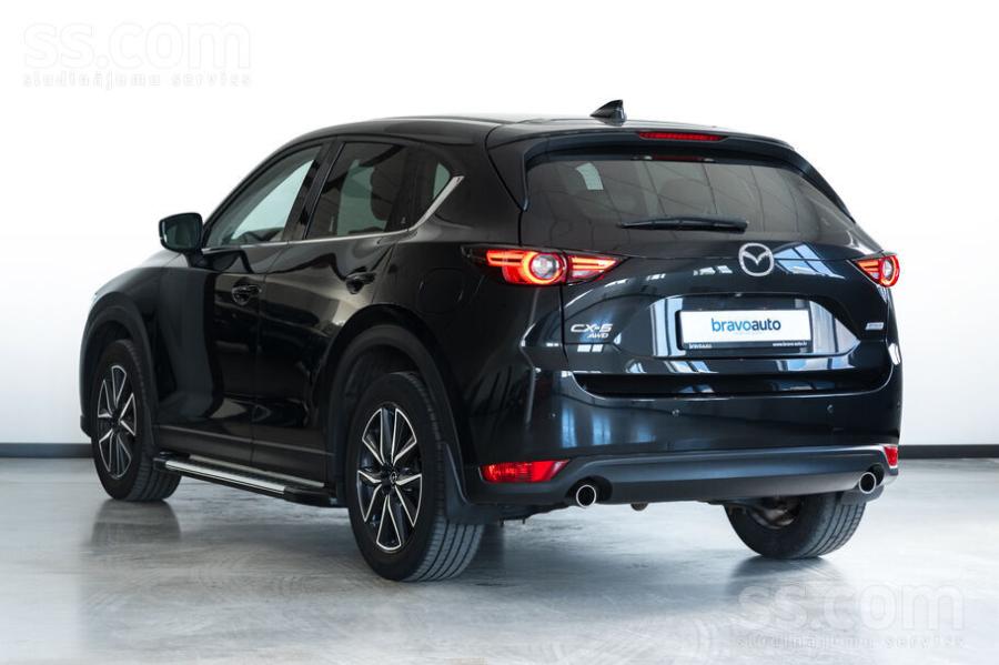 Black Mazda CX-5 2017 in Riga, with an engine capacity of 2.00 L and mileage of 153 thousand km for 15990 €, photo 4 on AUTOMOTO.COM.LV