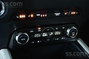 Black Mazda CX-5 2017 in Riga, with an engine capacity of 2.00 L and mileage of 153 thousand km for 15990 €, photo 11 on AUTOMOTO.COM.LV