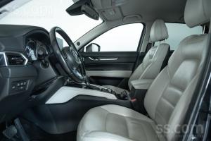 Black Mazda CX-5 2017 in Riga, with an engine capacity of 2.00 L and mileage of 153 thousand km for 15990 €, photo 13 on AUTOMOTO.COM.LV