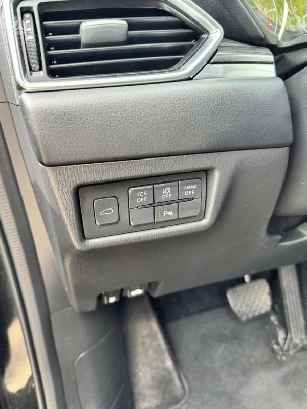 Black Mazda CX-5 2017 in Vilnius, with an engine capacity of 2.19 L and mileage of 211 thousand km for 16100 €, photo 5 on AUTOMOTO.COM.LV