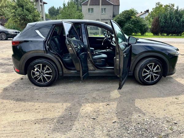 Black Mazda CX-5 2017 in Vilnius, with an engine capacity of 2.19 L and mileage of 211 thousand km for 16100 €, photo 8 on AUTOMOTO.COM.LV