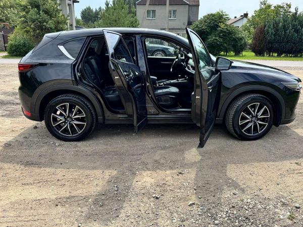 Black Mazda CX-5 2017 in Vilnius, with an engine capacity of 2.19 L and mileage of 211 thousand km for 16100 €, photo 9 on AUTOMOTO.COM.LV