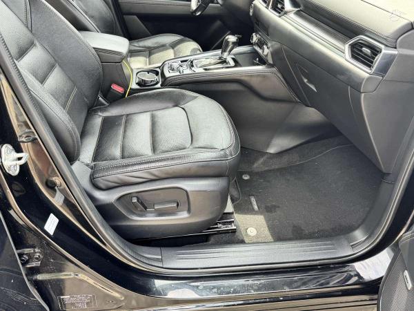 Black Mazda CX-5 2017 in Vilnius, with an engine capacity of 2.19 L and mileage of 211 thousand km for 16100 €, photo 10 on AUTOMOTO.COM.LV