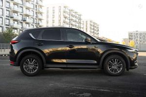 Black Mazda CX-5 2018 in Vilnius, with an engine capacity of 2.19 L and mileage of 222 thousand km for 12400 €, photo 3 on AUTOMOTO.COM.LV