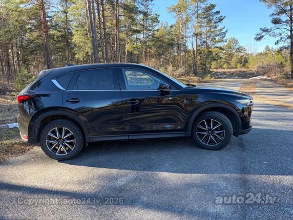 Black Mazda CX-5 2018 in Tallinn, with an engine capacity of 2.50 L and mileage of 145 thousand km for 19000 €, photo 3 on AUTOMOTO.COM.LV