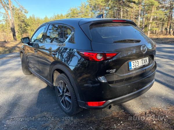 Black Mazda CX-5 2018 in Tallinn, with an engine capacity of 2.50 L and mileage of 145 thousand km for 19000 €, photo 4 on AUTOMOTO.COM.LV