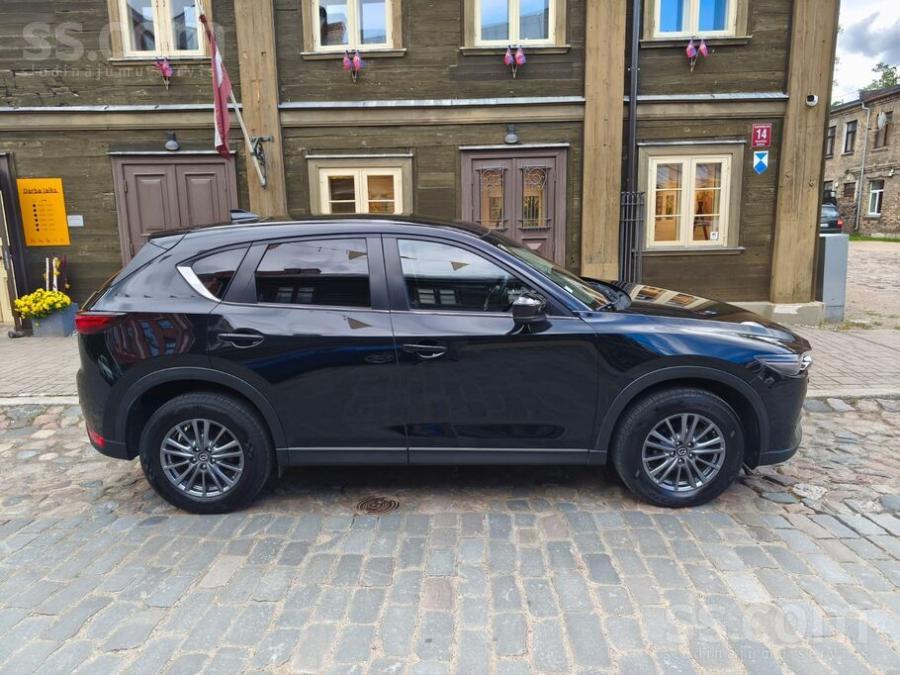 Black Mazda CX-5 2018 in Jelgava, with an engine capacity of 2.20 L and mileage of 190 thousand km for 15700 €, photo 5 on AUTOMOTO.COM.LV