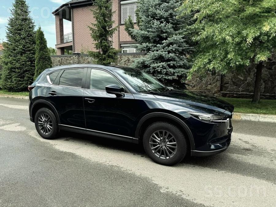 Black Mazda CX-5 2018 in Riga, with an engine capacity of 2.20 L and mileage of 90 thousand km for 16500 €, photo 1 on AUTOMOTO.COM.LV