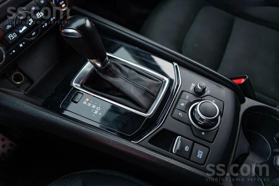 Black Mazda CX-5 2018 in Riga, with an engine capacity of 2.20 L and mileage of 90 thousand km for 16500 €, photo 3 on AUTOMOTO.COM.LV