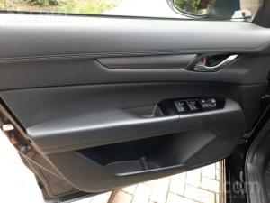 Black Mazda CX-5 2018 in Riga, with an engine capacity of 2.20 L and mileage of 90 thousand km for 16500 €, photo 7 on AUTOMOTO.COM.LV