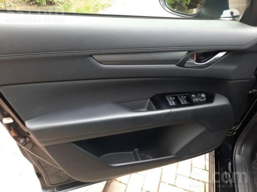 Black Mazda CX-5 2018 in Riga, with an engine capacity of 2.20 L and mileage of 90 thousand km for 16500 €, photo 7 on AUTOMOTO.COM.LV