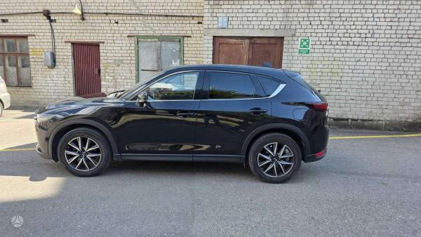 Black Mazda CX-5 2018 in Kaunas, with an engine capacity of 2.19 L and mileage of 277 thousand km for 11000 €, photo 3 on AUTOMOTO.COM.LV