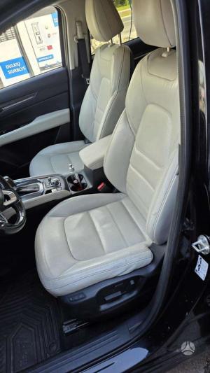 Black Mazda CX-5 2018 in Kaunas, with an engine capacity of 2.19 L and mileage of 277 thousand km for 11000 €, photo 5 on AUTOMOTO.COM.LV
