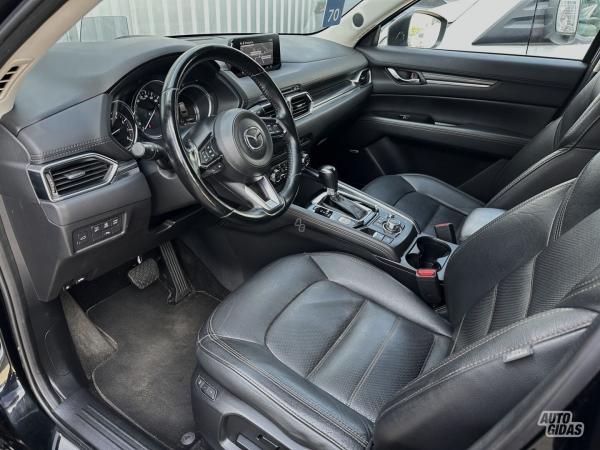 Mazda CX-5 2018 in Kaunas on AUTOMOTO.COM.LV Black Mazda CX-5 2018 in Kaunas, with an engine capacity of 2.50 L and mileage of 123 thousand km for 18999 €, photo 10 on AUTOMOTO.COM.LV