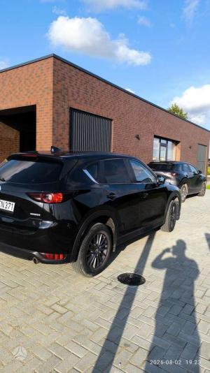 Black Mazda CX-5 2020 in Klaipeda, with an engine capacity of 2.49 L and mileage of 89 thousand km for 14550 €, photo 5 on AUTOMOTO.COM.LV